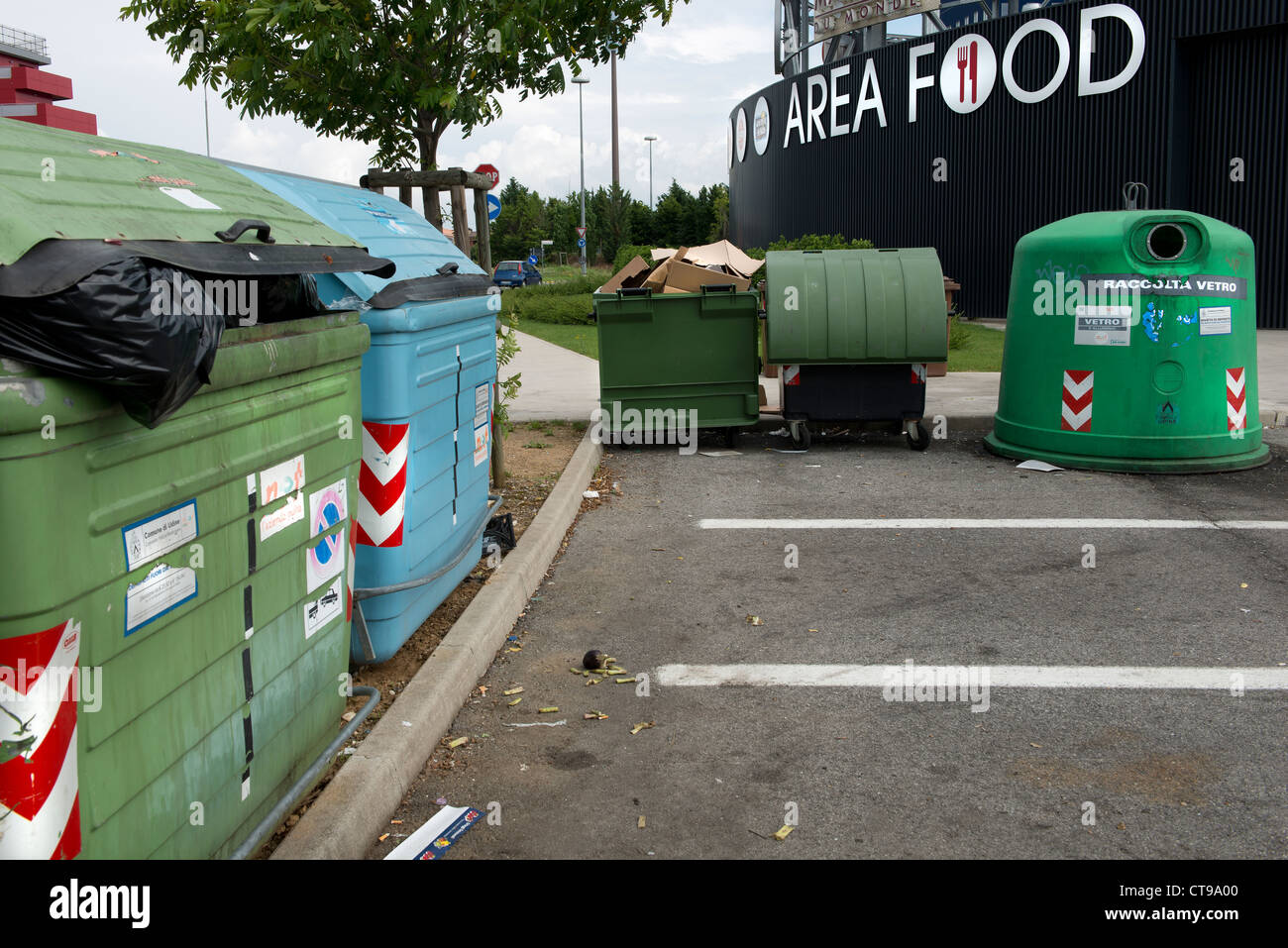 Garbage container waste litterbins hi-res stock photography and images ...