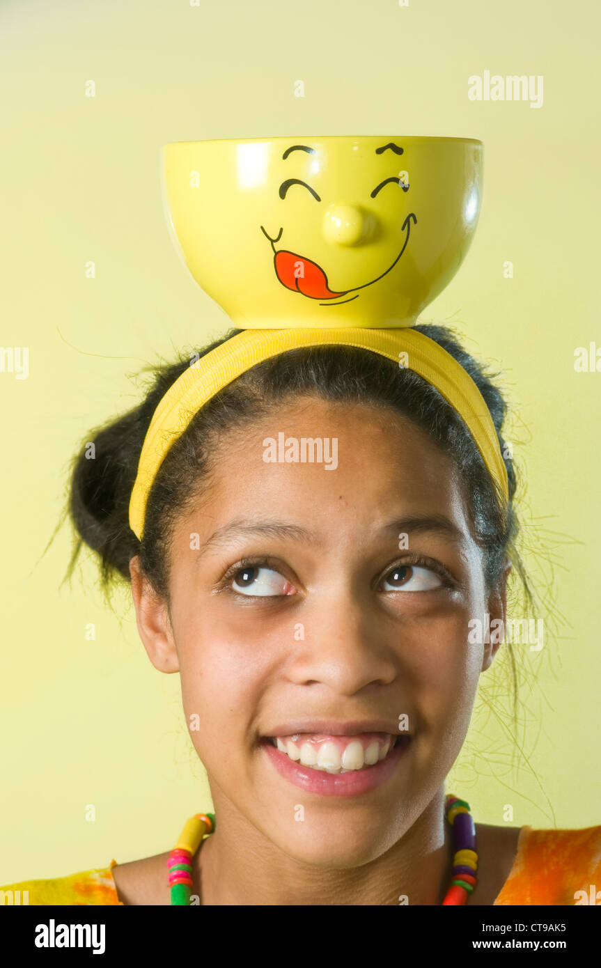 black african model with bowl on head Stock Photo - Alamy