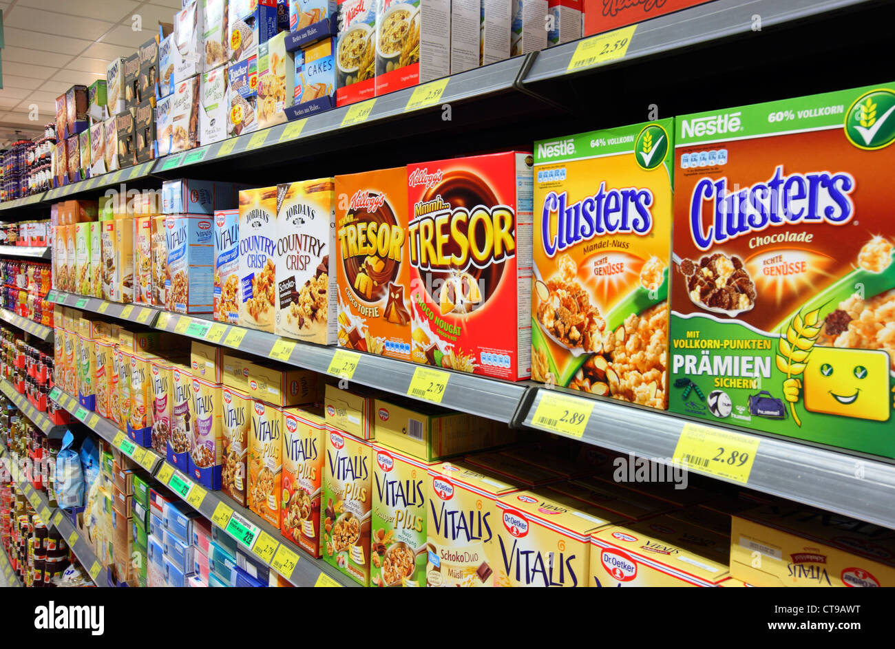 Self service supermarket shelf rack hi-res stock photography and images ...