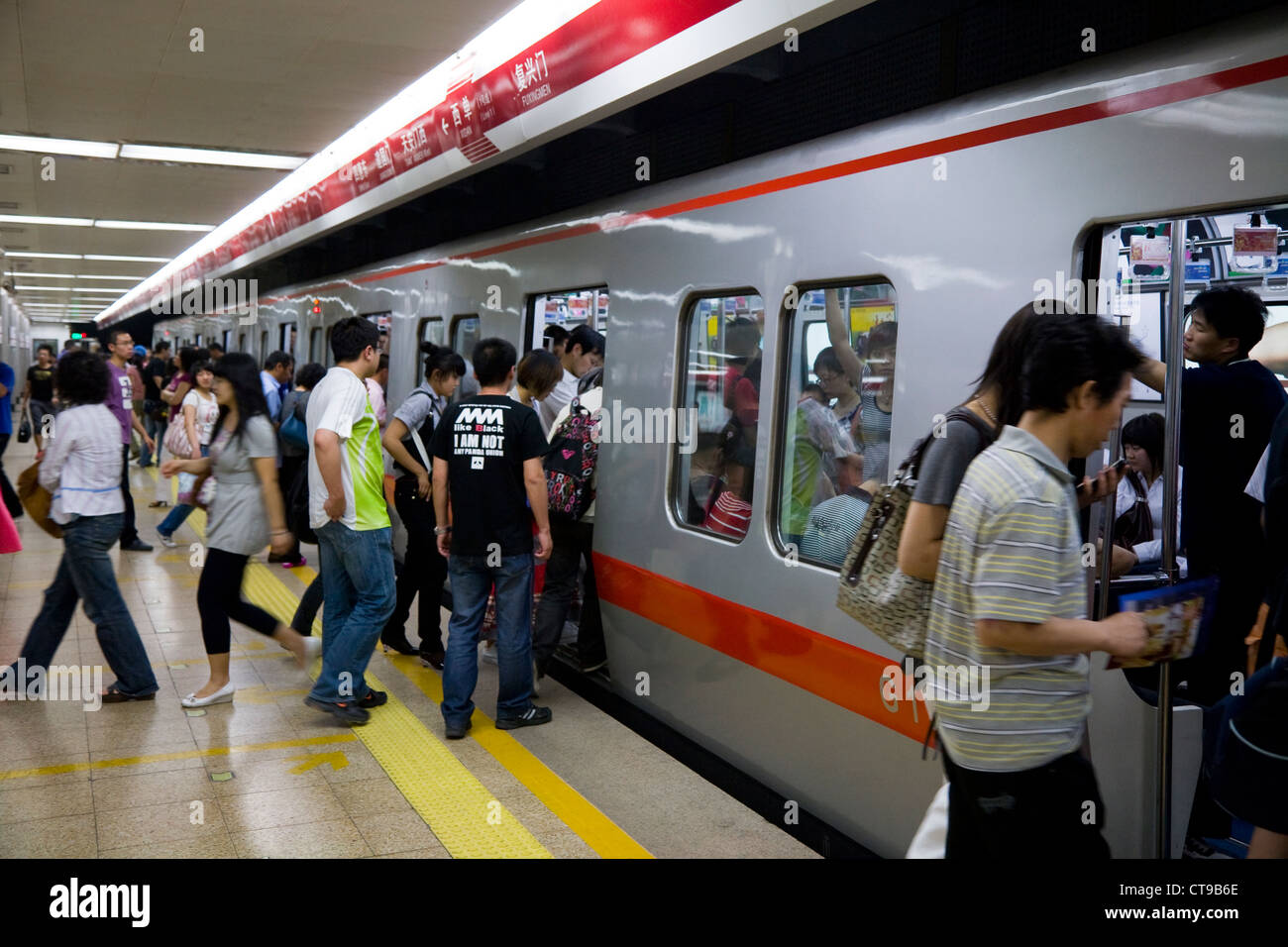 Line 1 platform & Chinese commuters / commuter passengers boarding a ...