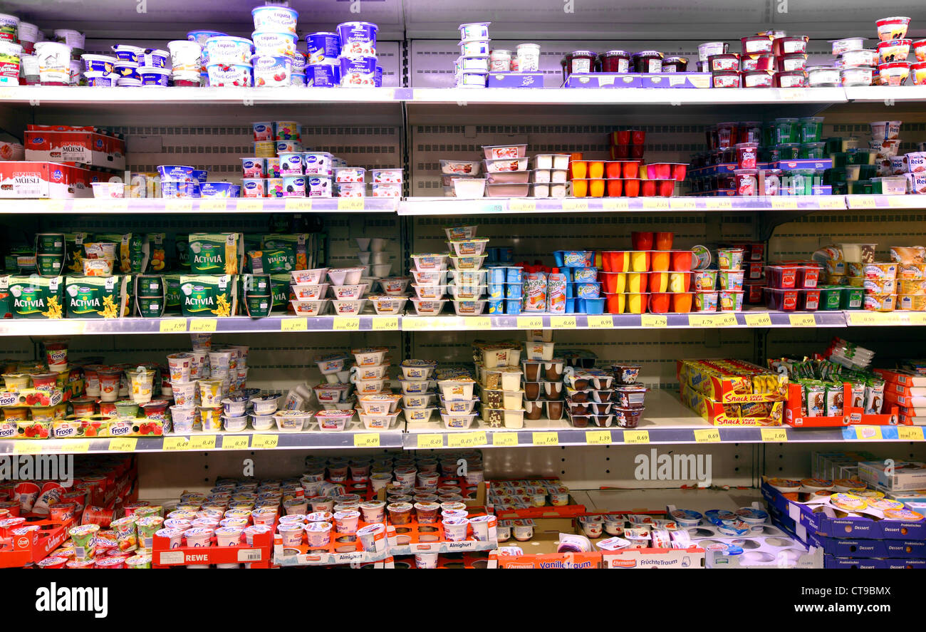 Self service supermarket shelf rack hi-res stock photography and images ...