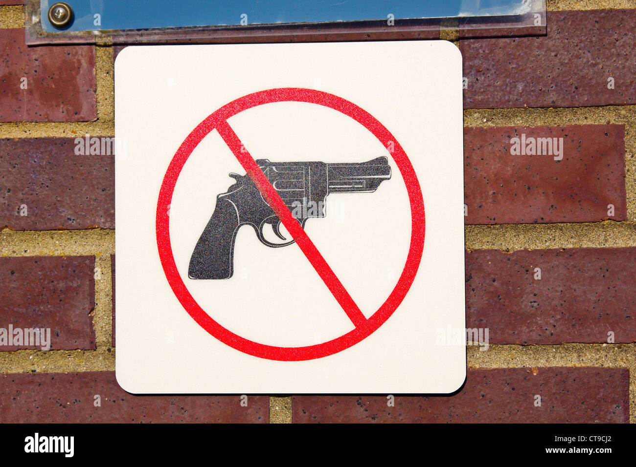 No guns sign Stock Photo - Alamy