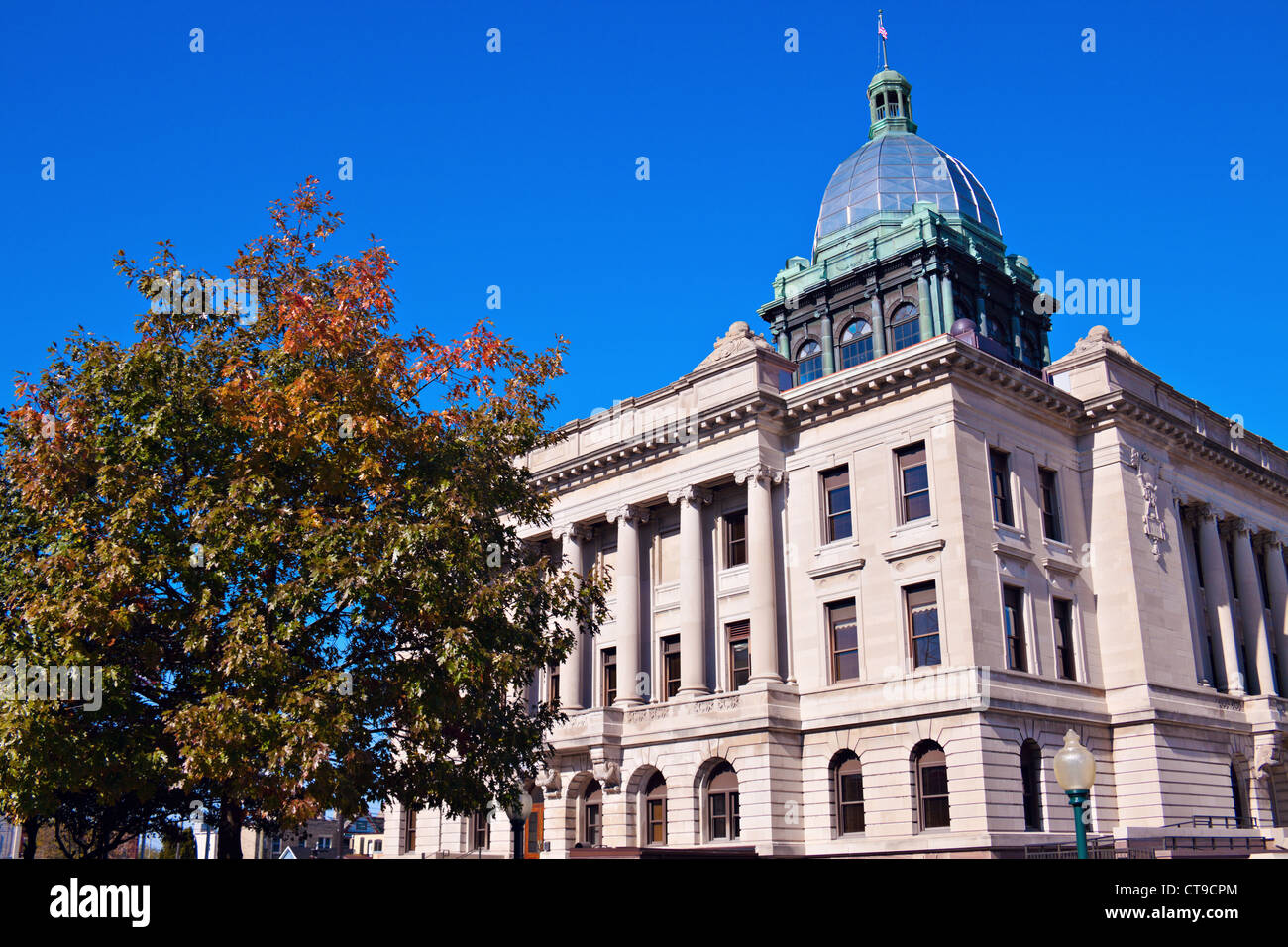 Old courthouse hi-res stock photography and images - Alamy
