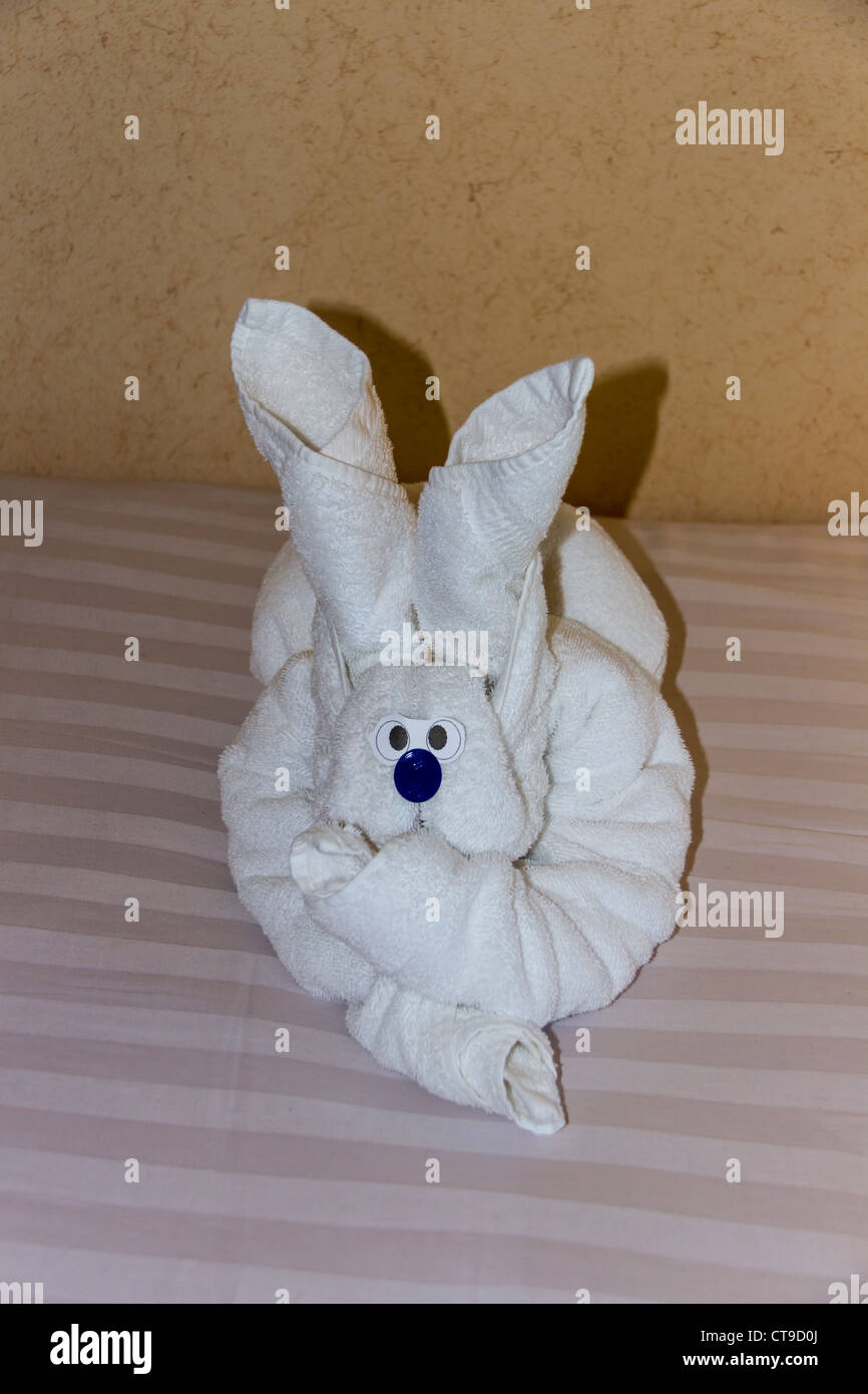 Towel sculpture rabbit hi-res stock photography and images - Alamy