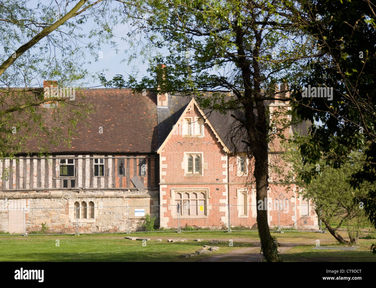 Llanthony secunda priory gloucester hi-res stock photography and images ...