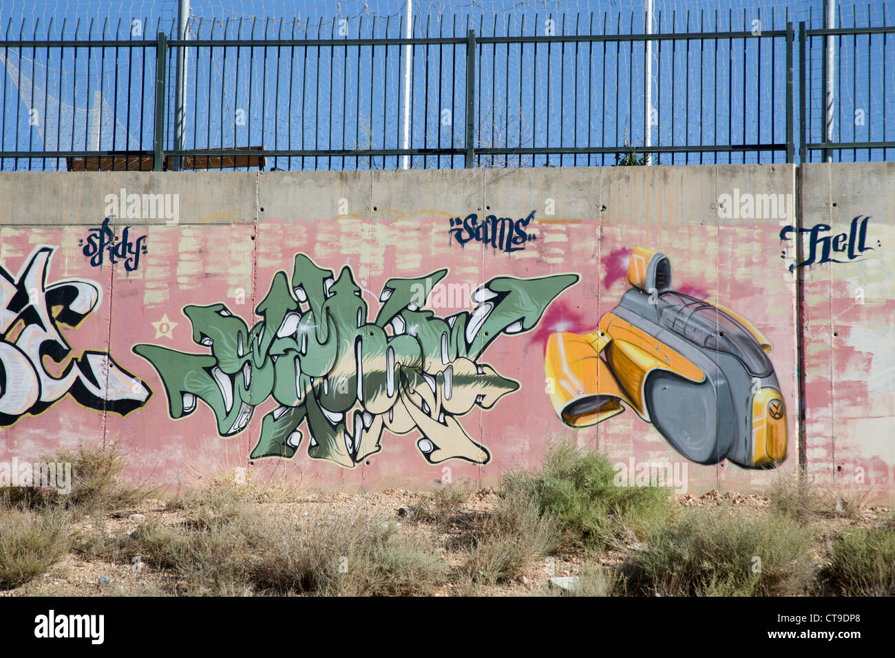 Graffiti canal hi-res stock photography and images - Alamy