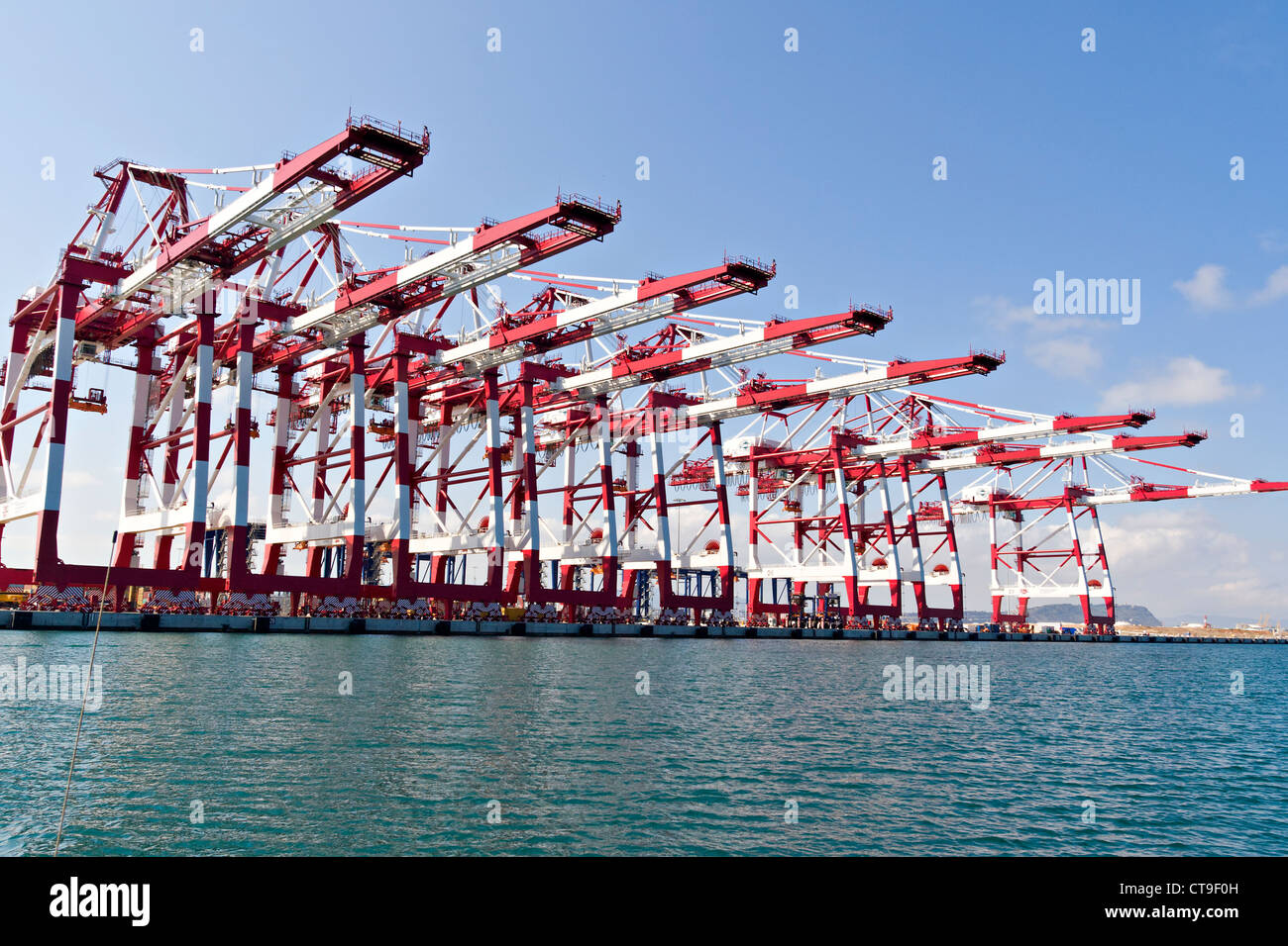 Sea port cargo cranes hi-res stock photography and images - Alamy