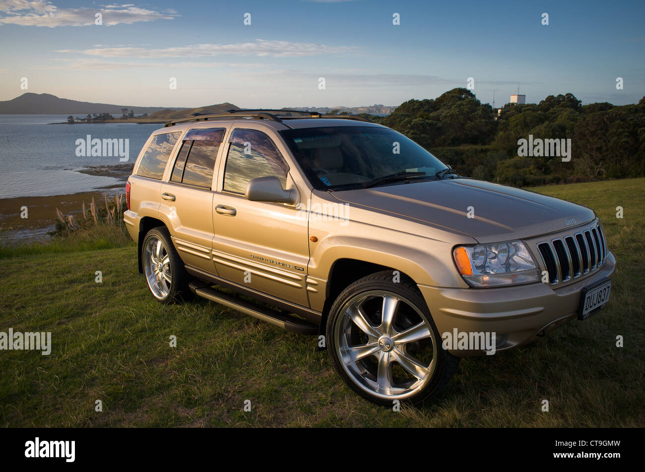 Grand Jeep Cherokee 2001 Stock Photo - Alamy