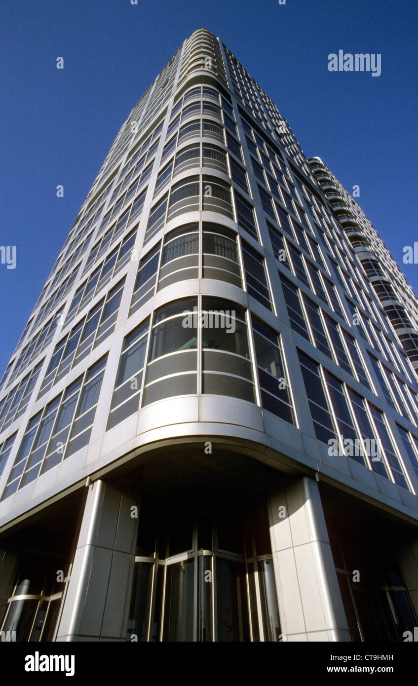 Modern office tower window wall, Swindon, Wiltshire, UK Stock Photo - Alamy