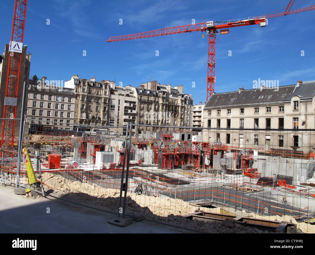 Demolition old hospital building hi-res stock photography and images ...