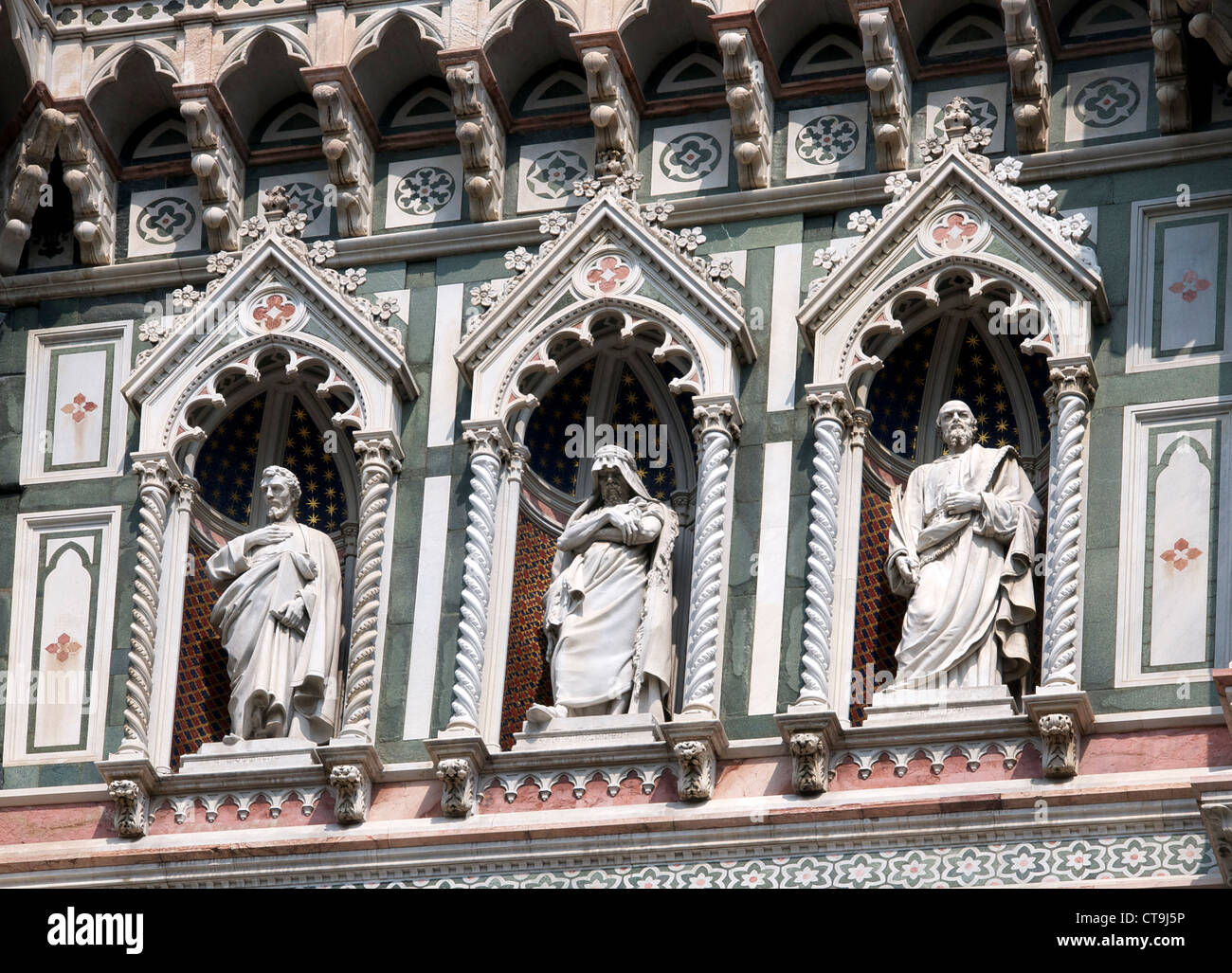 Figures facade of Duomo Florence Italy Stock Photo - Alamy