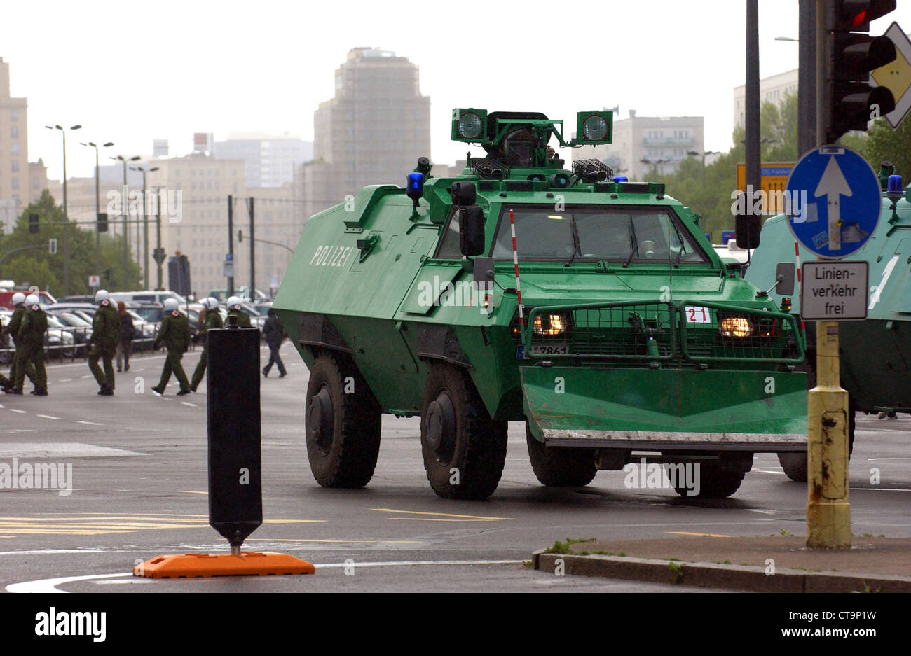 Berlin, Raeumpanzer police Stock Photo - Alamy
