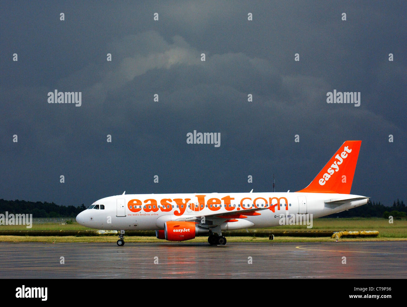 Berlin, Easyjet plane at the airport Schoenefeld Stock Photo - Alamy