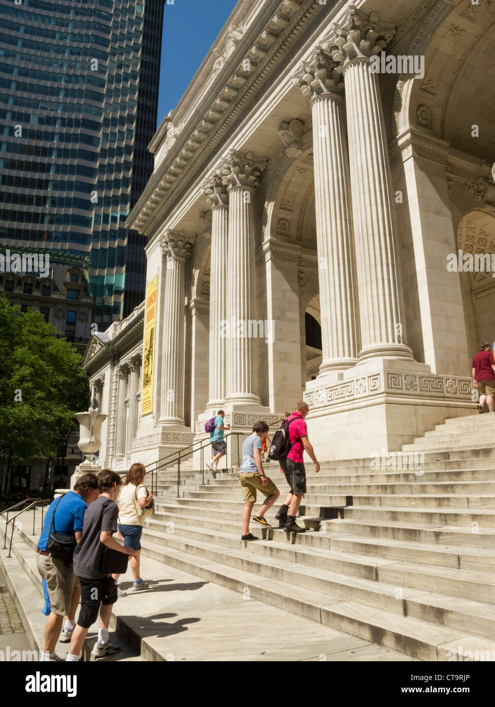 Facade of New York Public Library with tourists climbing stairs, Main ...