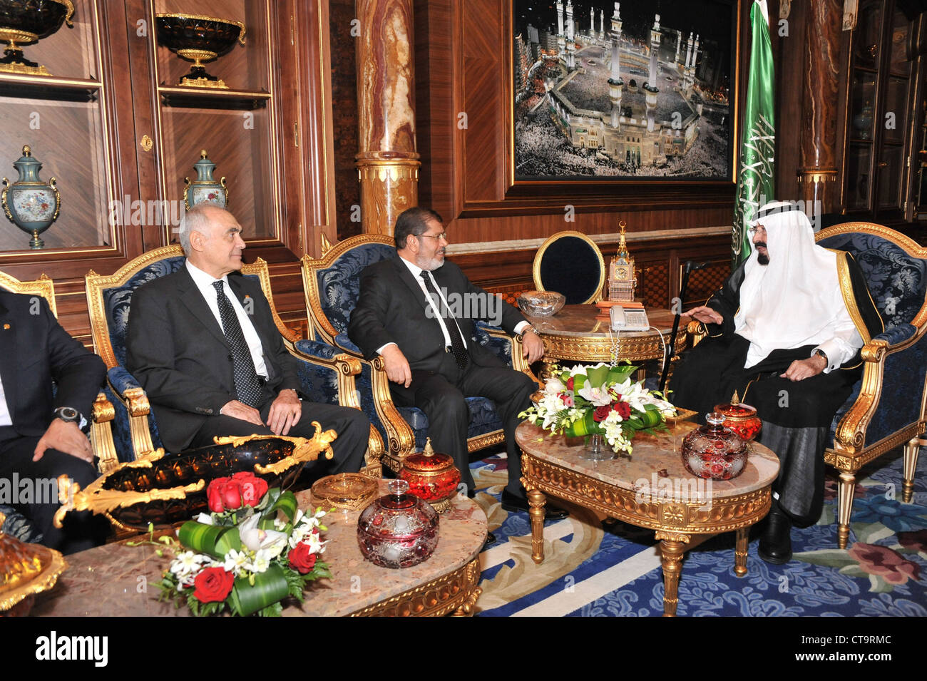 Newly-elected Egyptian President Mohamed Morsi makes his first foreign ...