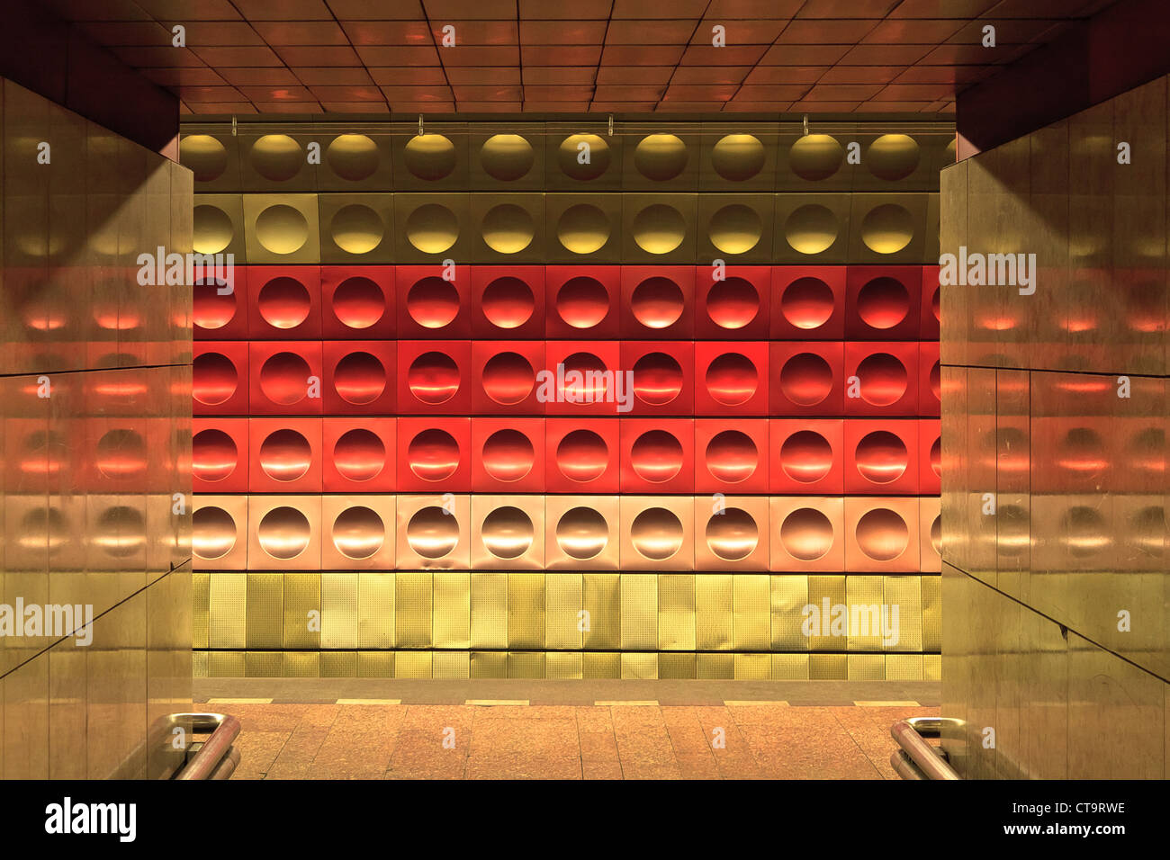 Red subway tile pattern hi-res stock photography and images - Alamy