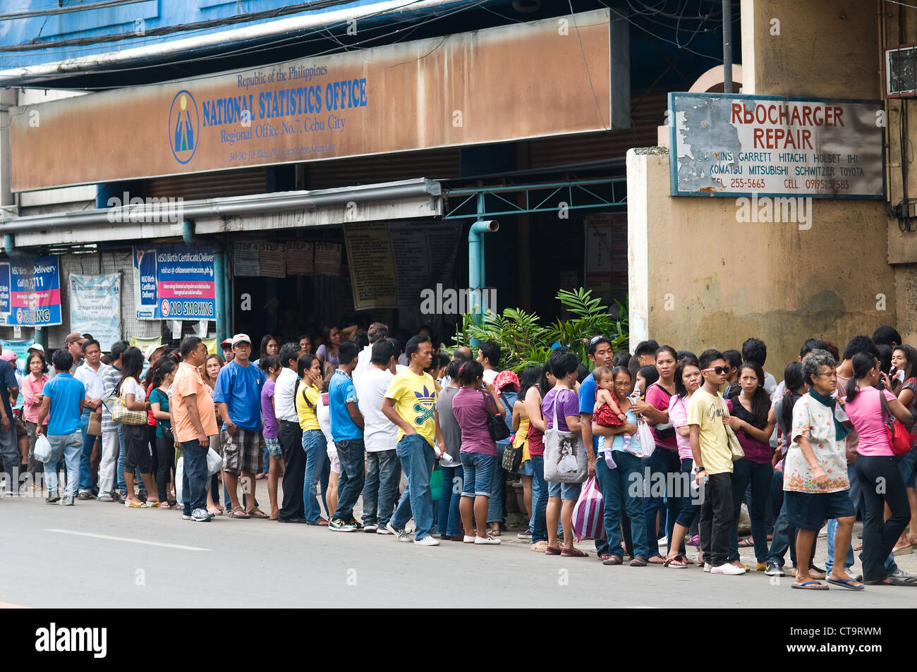 Queue outside Office of Statistics, Parian, Cebu City, Philippines ...
