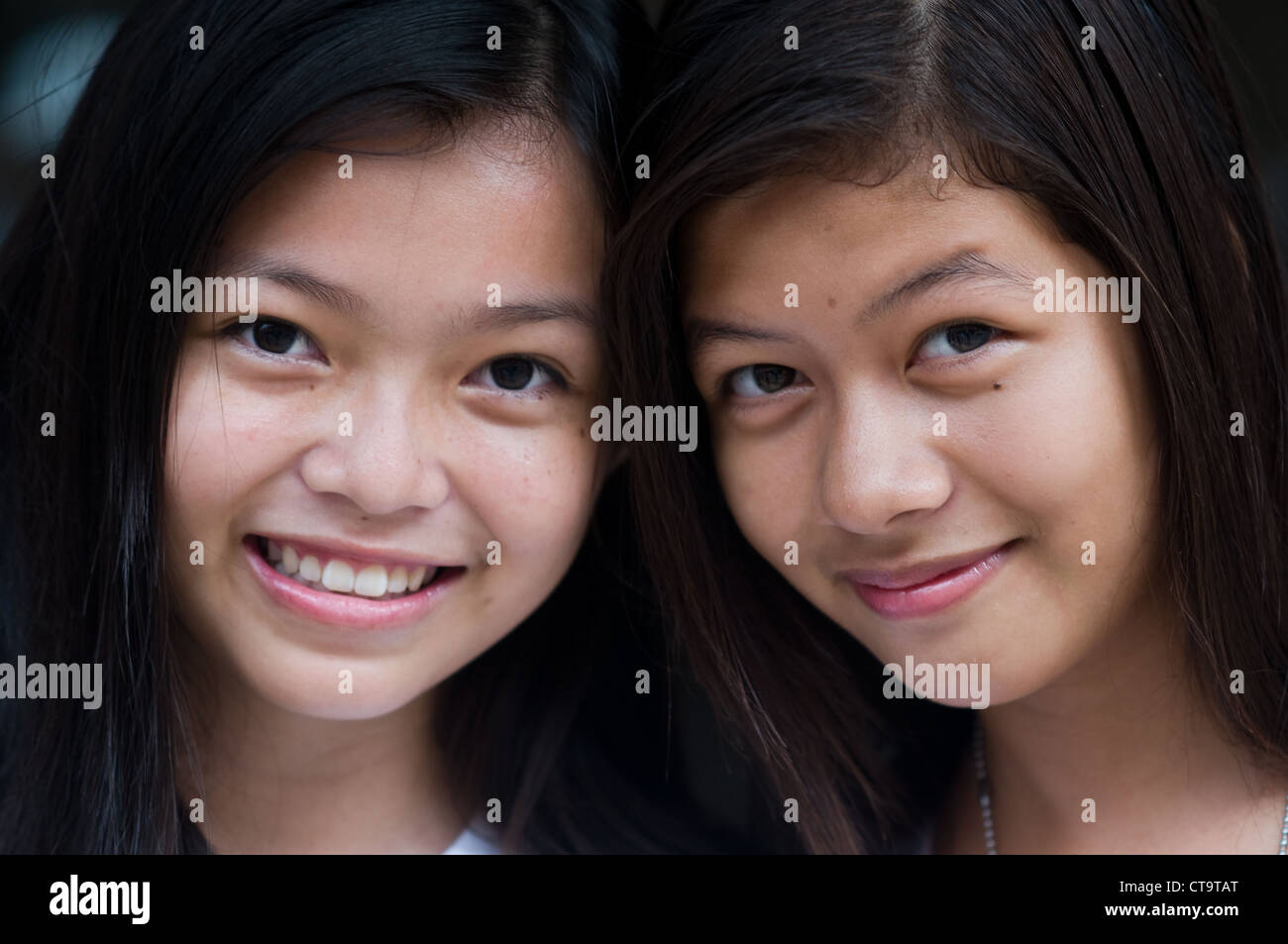Two young sisters in Cebu City, Philippines Stock Photo - Alamy