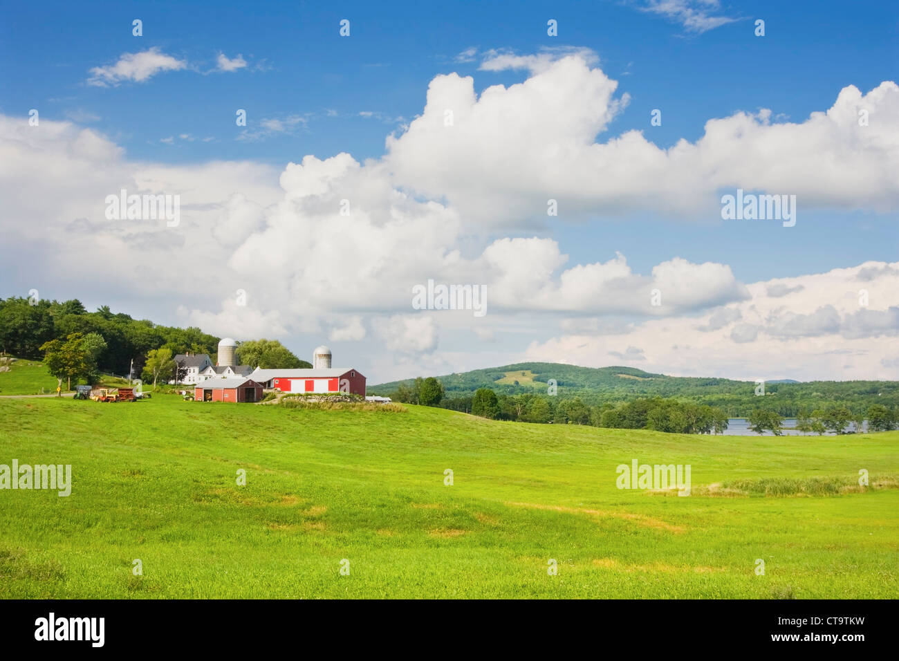 House maine field hi-res stock photography and images - Alamy