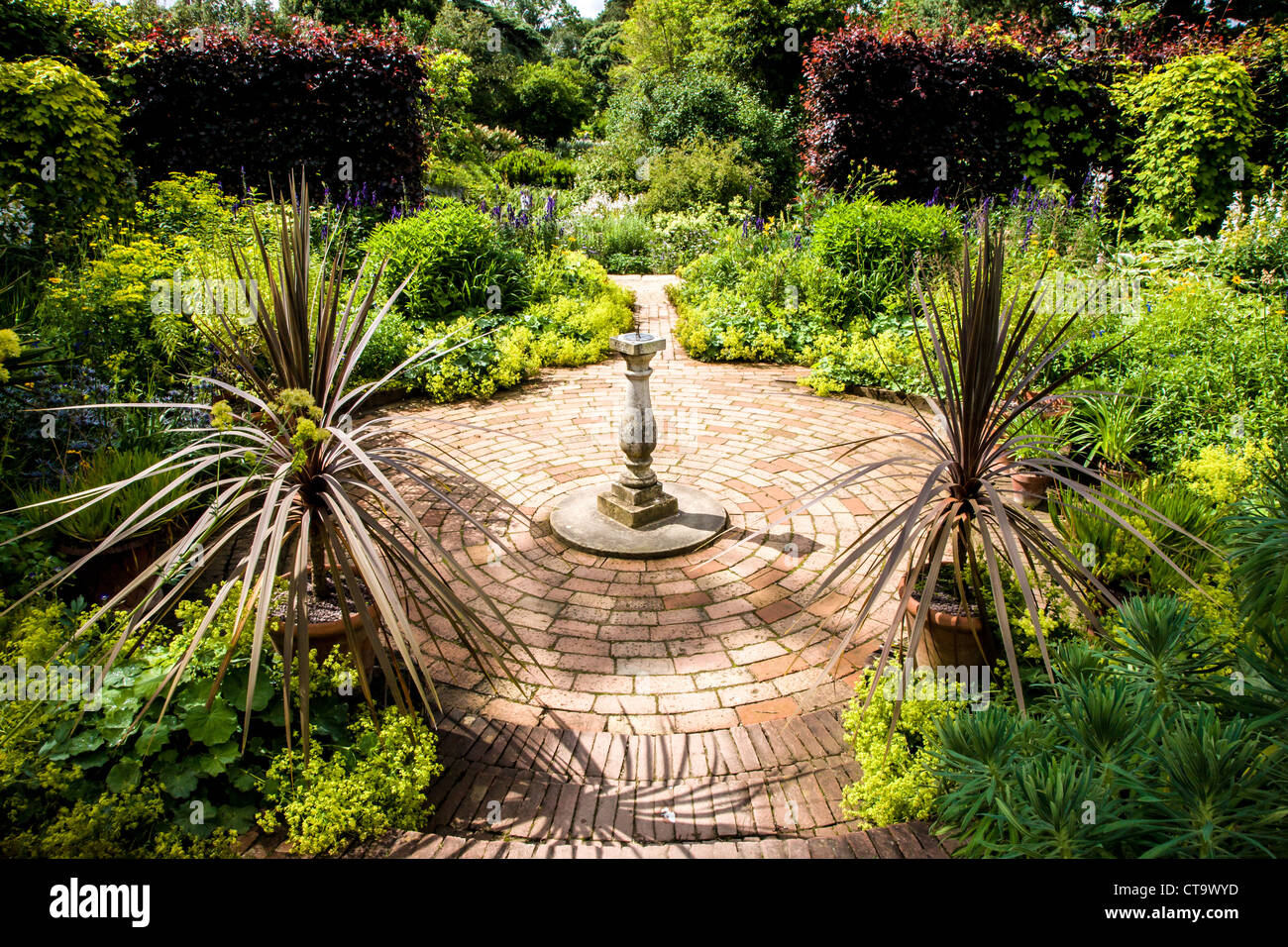 Mediterranean garden with circular brick terrace and sundial at Hidcote ...