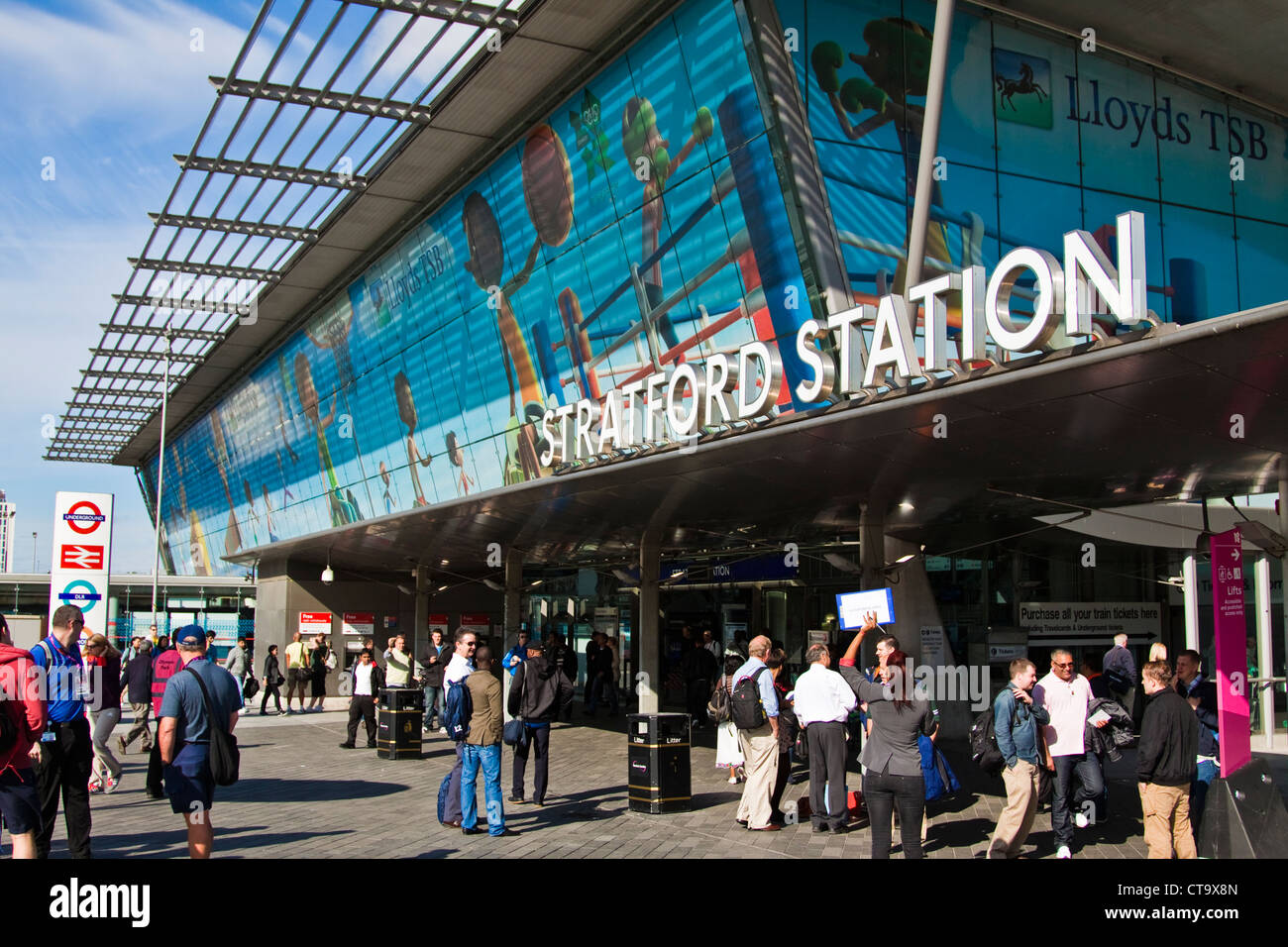 Stratford rail station hi-res stock photography and images - Alamy