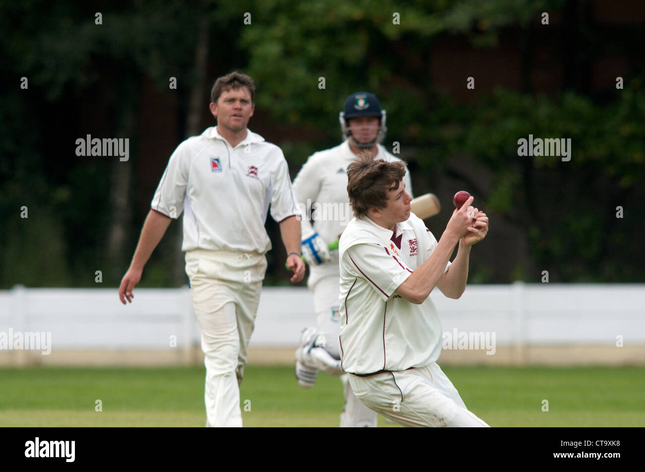 Fielder ball catch hi-res stock photography and images - Alamy