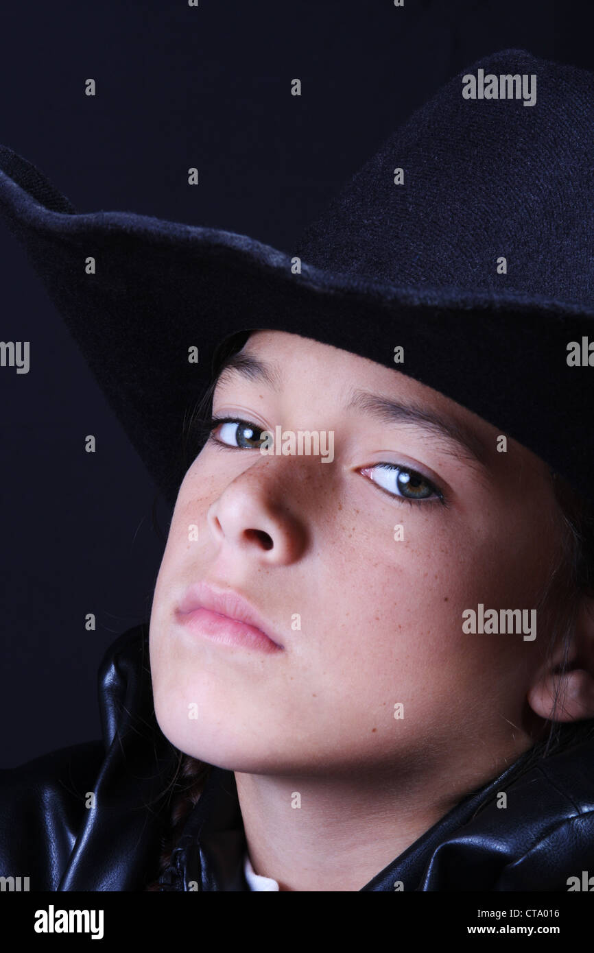 Native american indian teen boy hi-res stock photography and images - Alamy