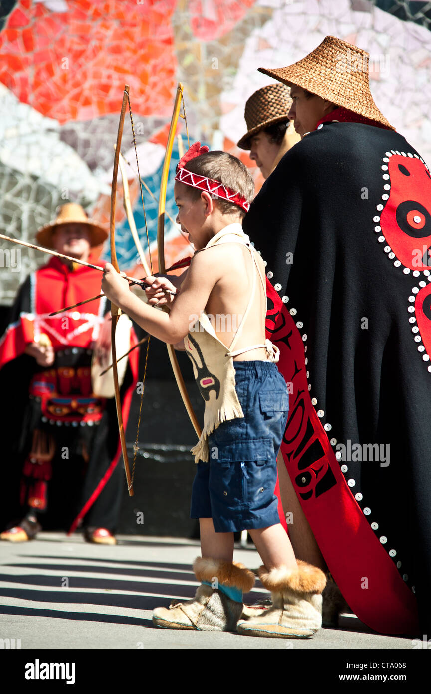 Native American hunting show with traditional dress Stock Photo - Alamy