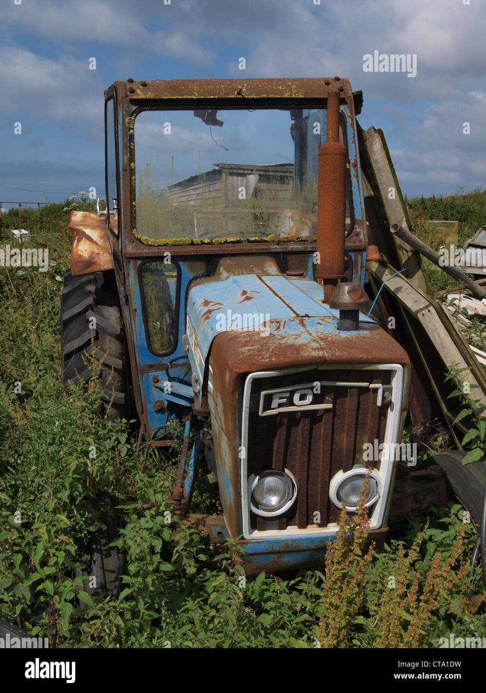 Rusted ford tractor hi-res stock photography and images - Alamy