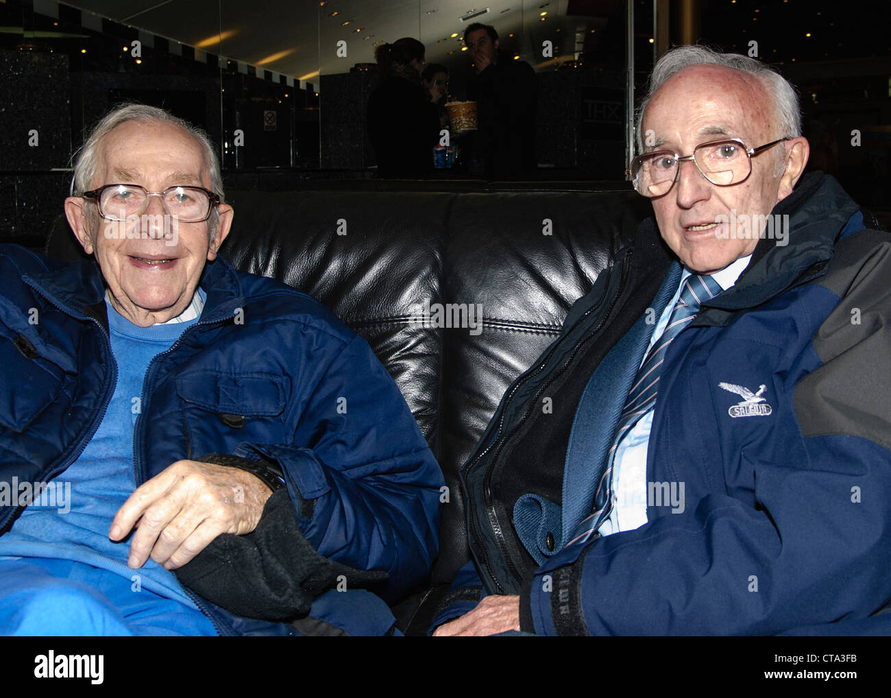 Director Lewis Gilbert and camera operator Alec Mills Stock Photo - Alamy