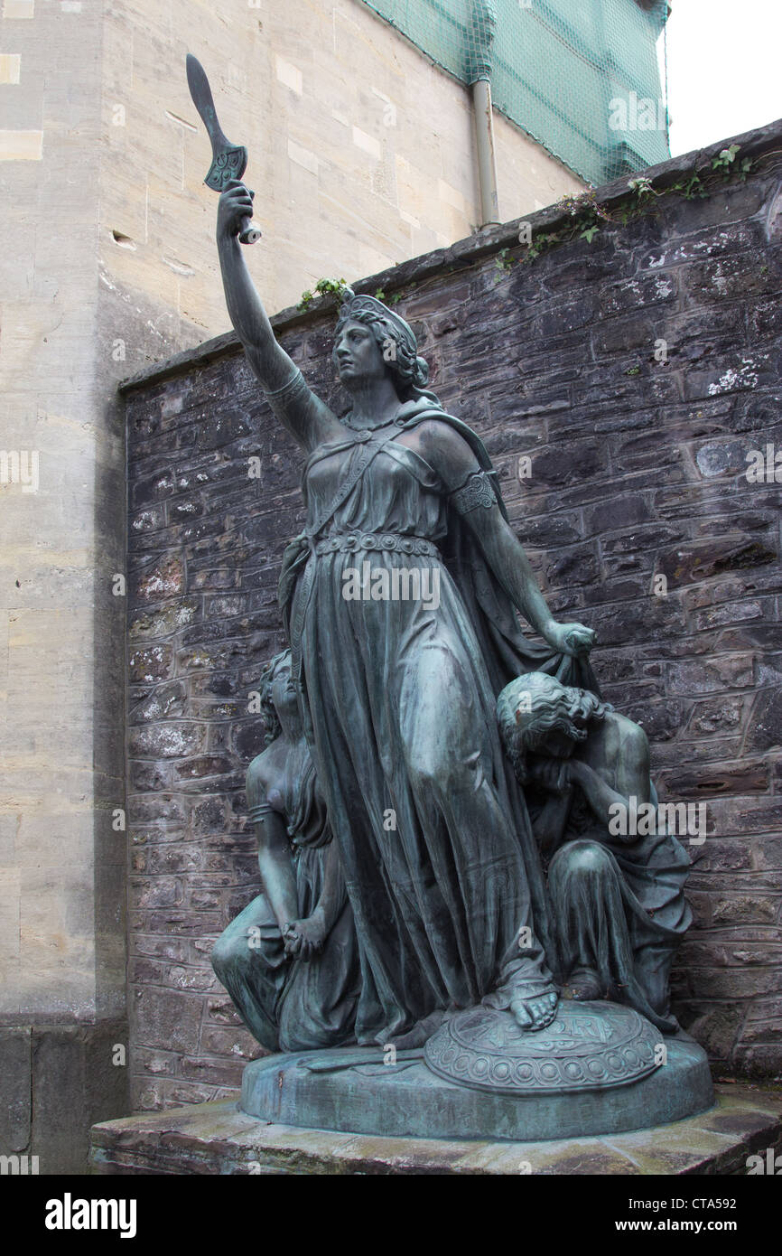 Boadicea statue celtic sword hi-res stock photography and images - Alamy