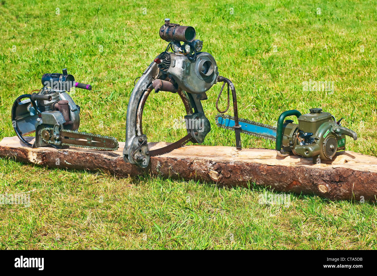 old chain saw Stock Photo - Alamy