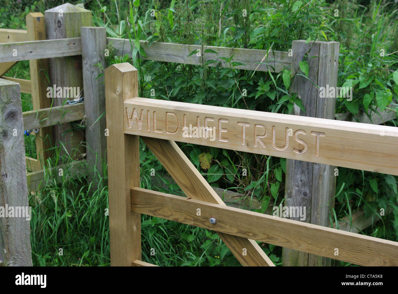 Wooden gates hi-res stock photography and images - Alamy