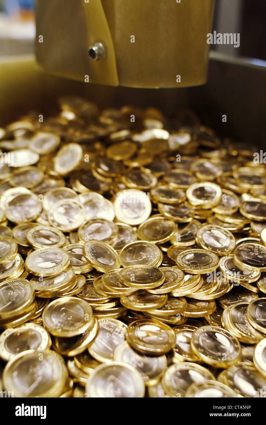 Hamburg Coin - Euro production Stock Photo - Alamy