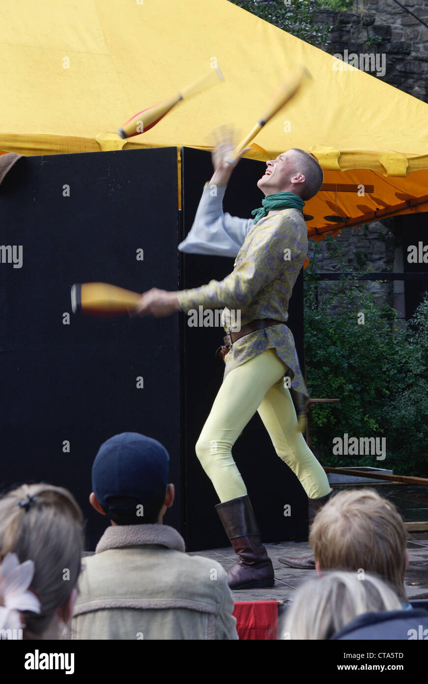 Medieval juggler hi-res stock photography and images - Alamy