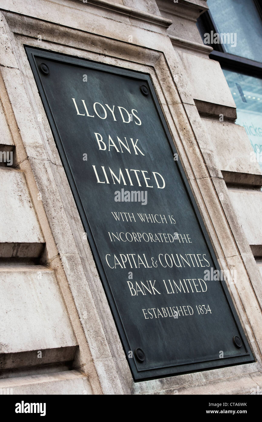 Banking at lloyds hi-res stock photography and images - Alamy