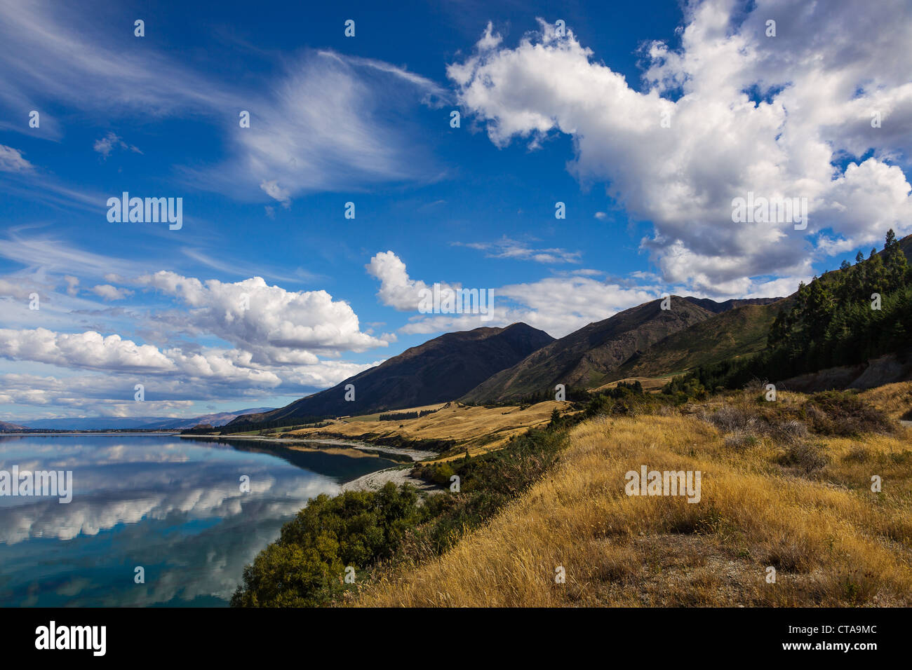 Nz lake hawea hi-res stock photography and images - Alamy