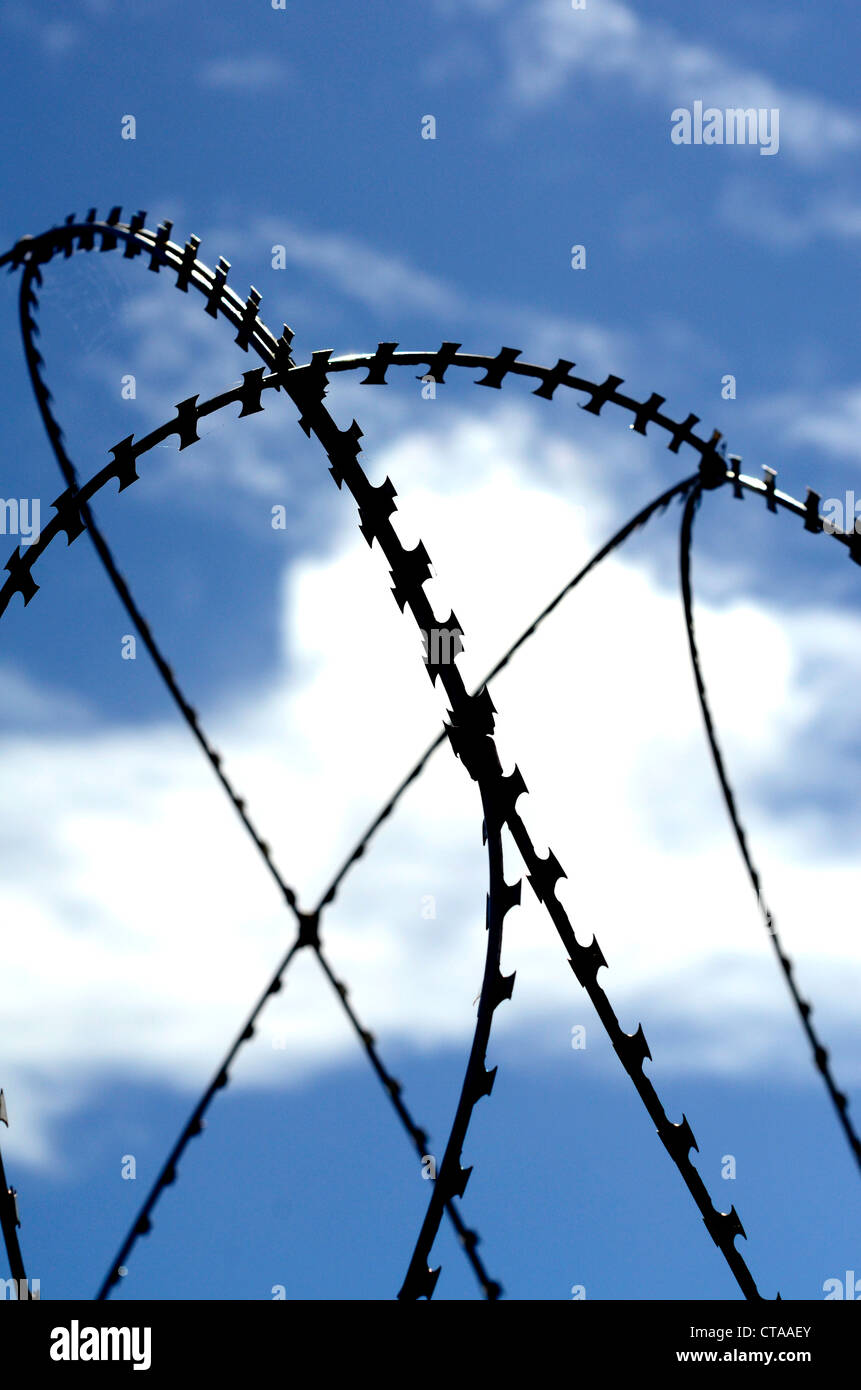 Razorwire hi-res stock photography and images - Alamy