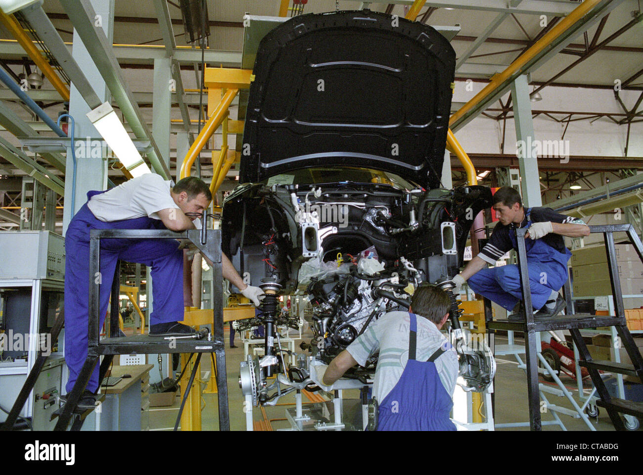 Bmw engine assembly hi-res stock photography and images - Alamy