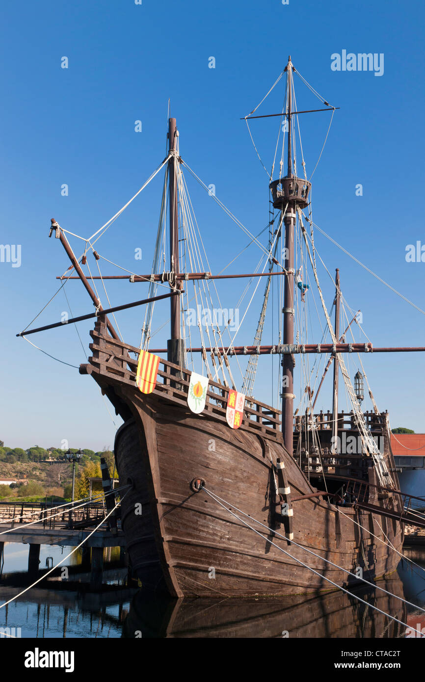 Christopher columbus ships hi-res stock photography and images - Alamy