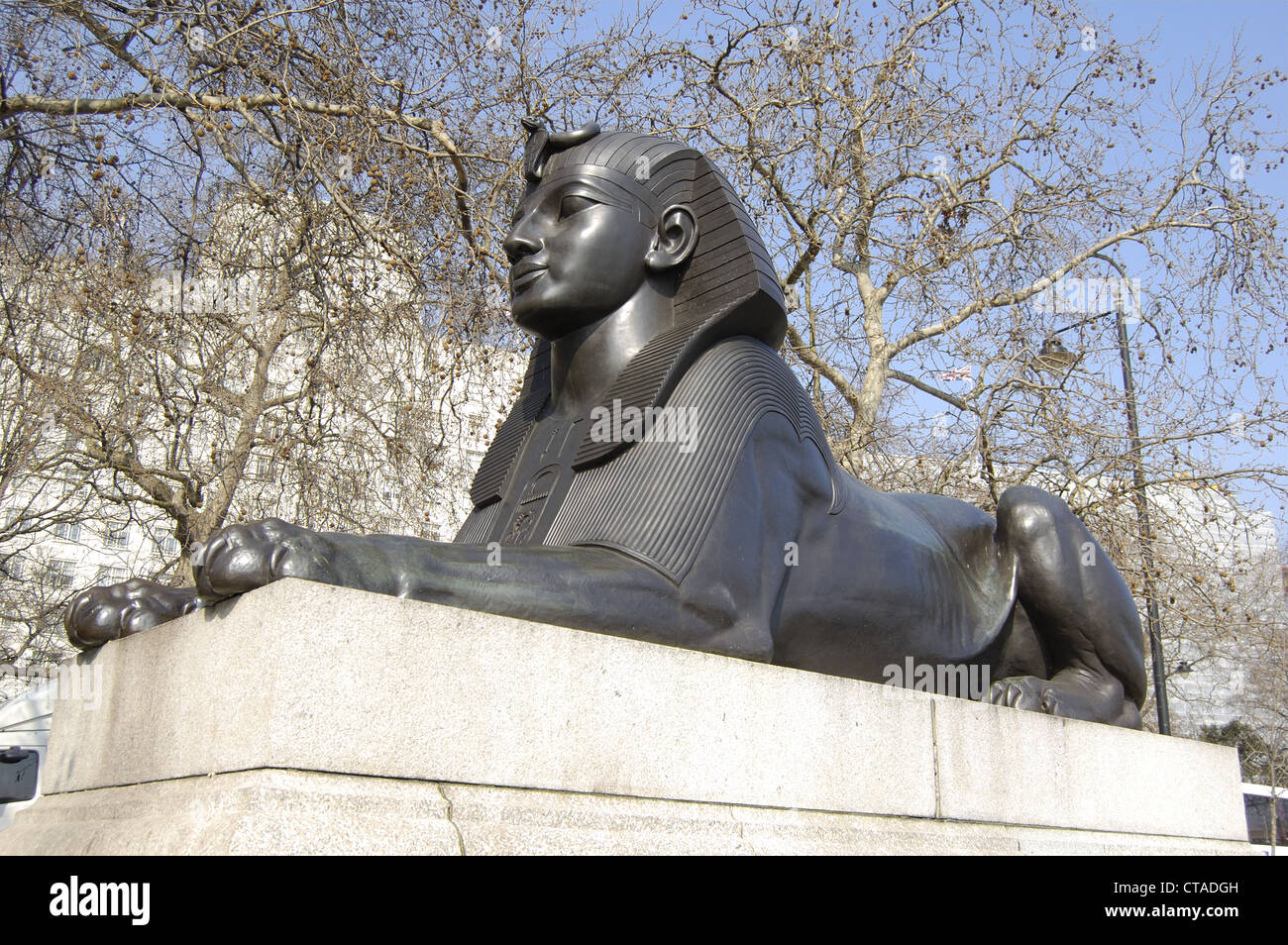 Statue of The Sphinx at Cleopatras Needle on Victoria Embankment ...