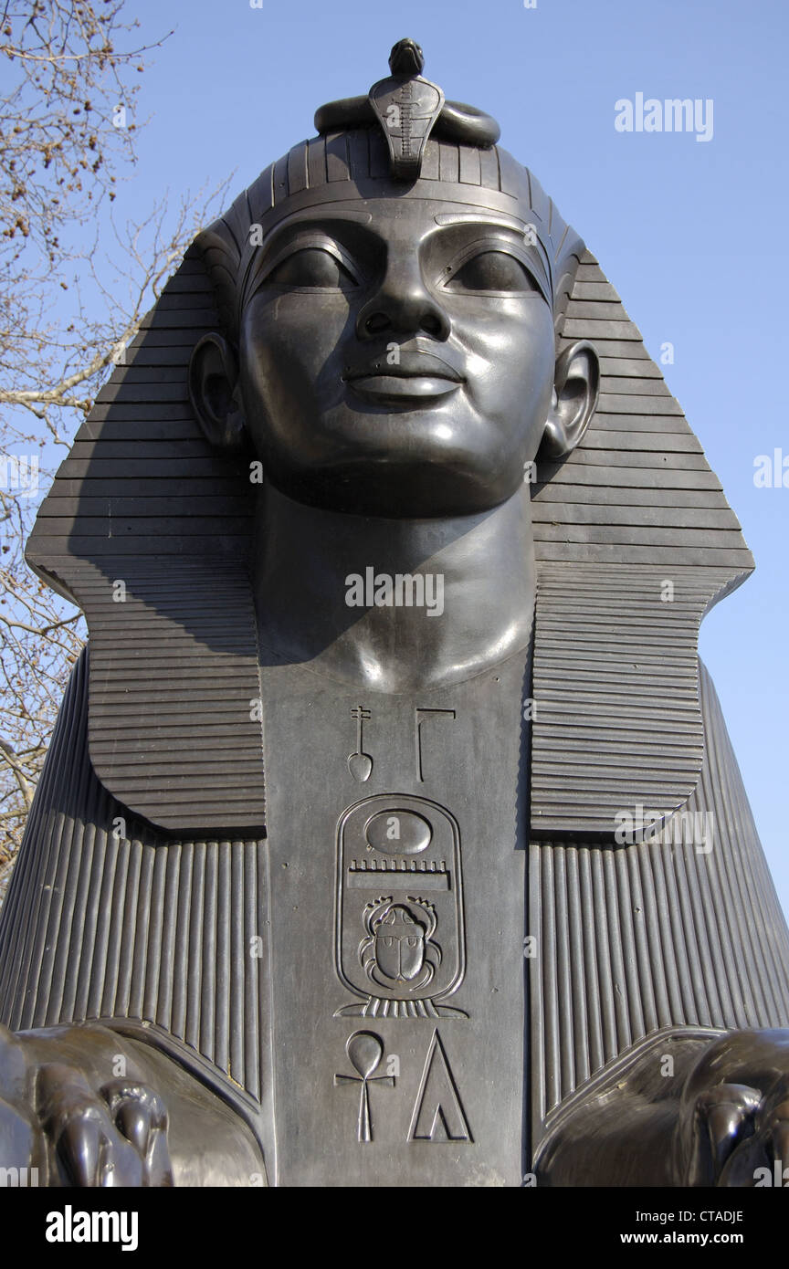 Statue sphinx london embankment hi-res stock photography and images - Alamy