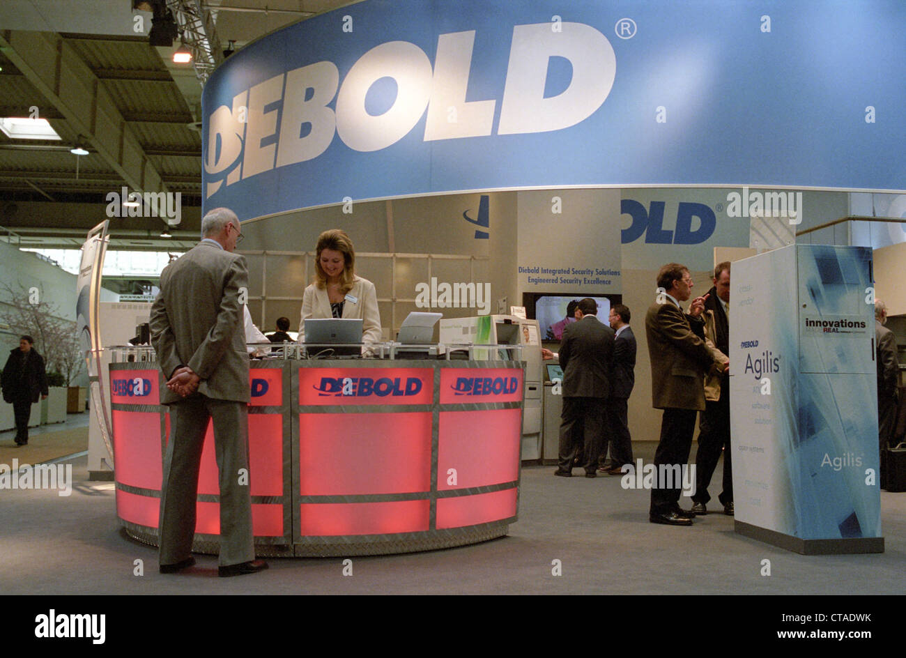 Cash recycling machines hi-res stock photography and images - Alamy