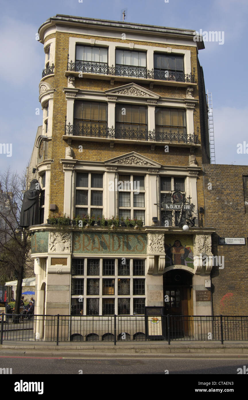 Corner pub in the City, London, England Stock Photo - Alamy