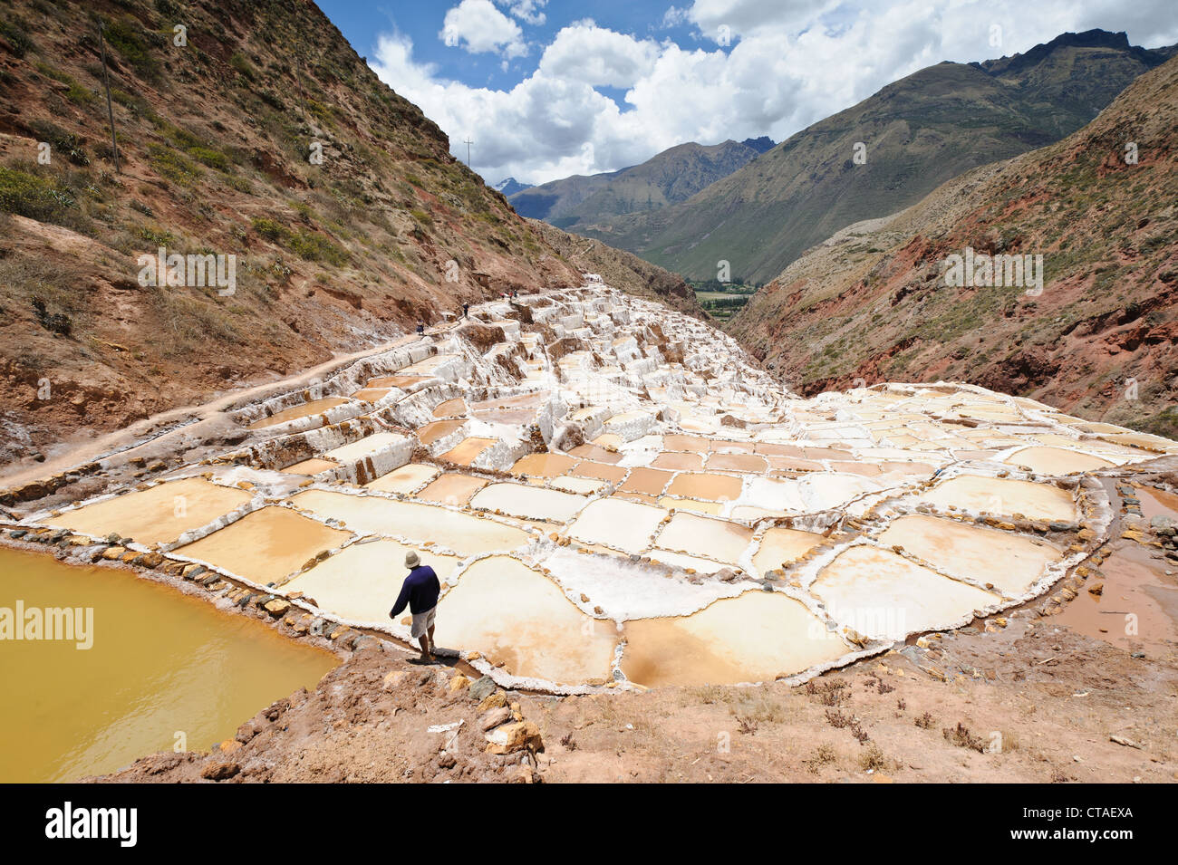 Salt pans built on terraces hi-res stock photography and images - Alamy