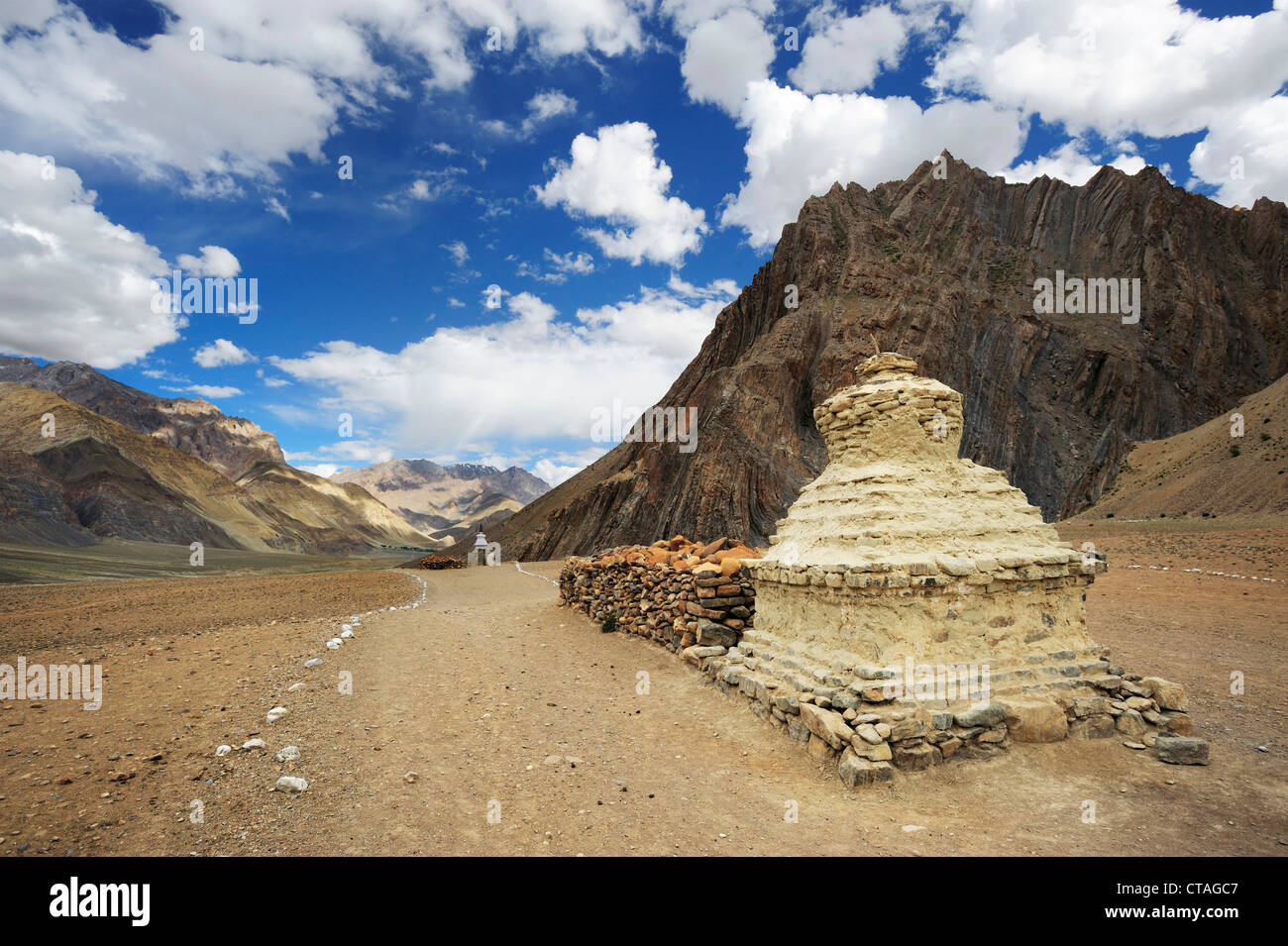 Chorten, stupa, Pigmo, Padum, Zanskar Range Traverse, Zanskar Range ...