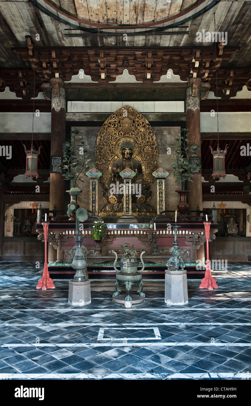 Buddhist altar japan hi-res stock photography and images - Alamy