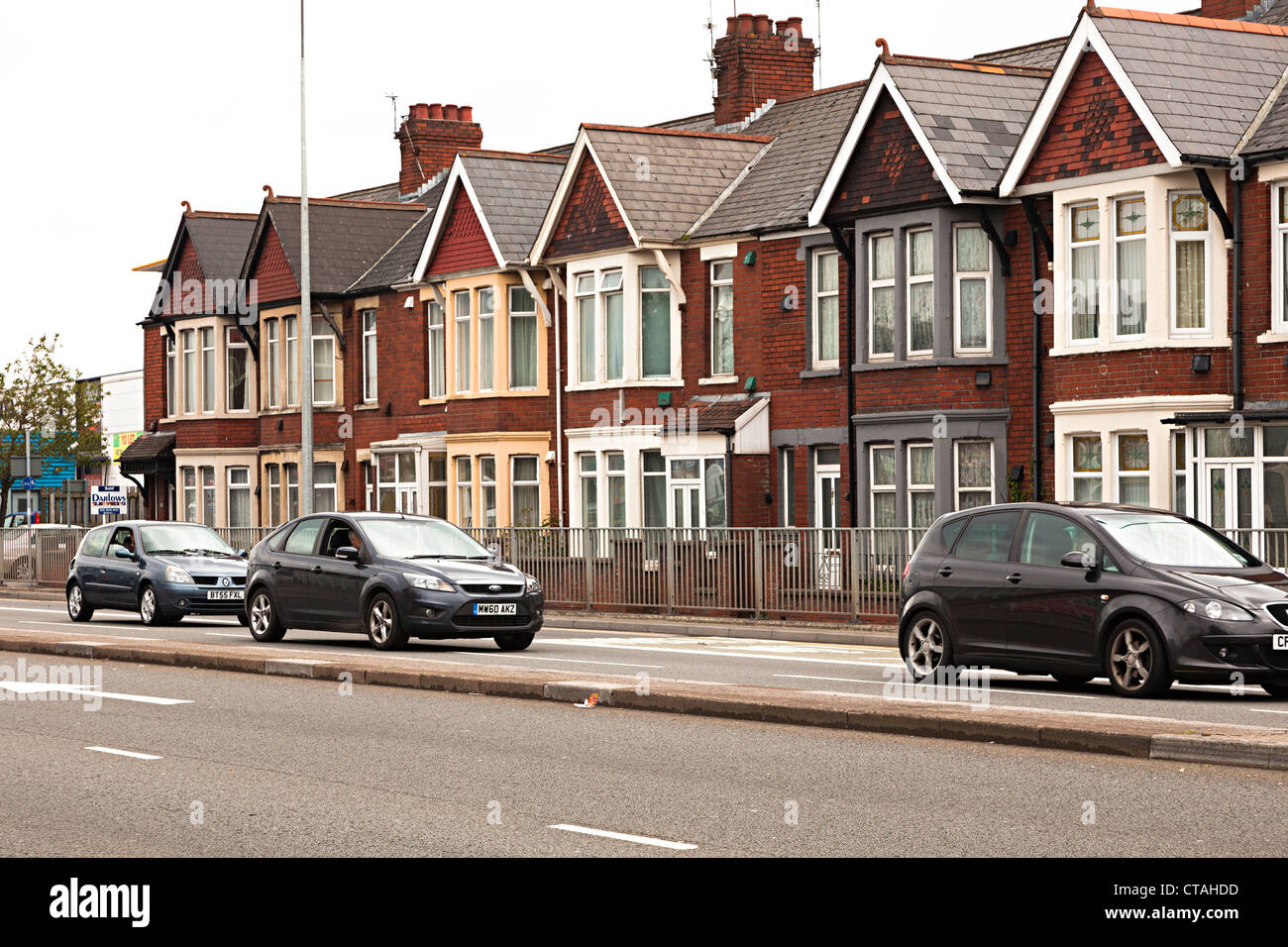 Terraced city houses hi-res stock photography and images - Alamy