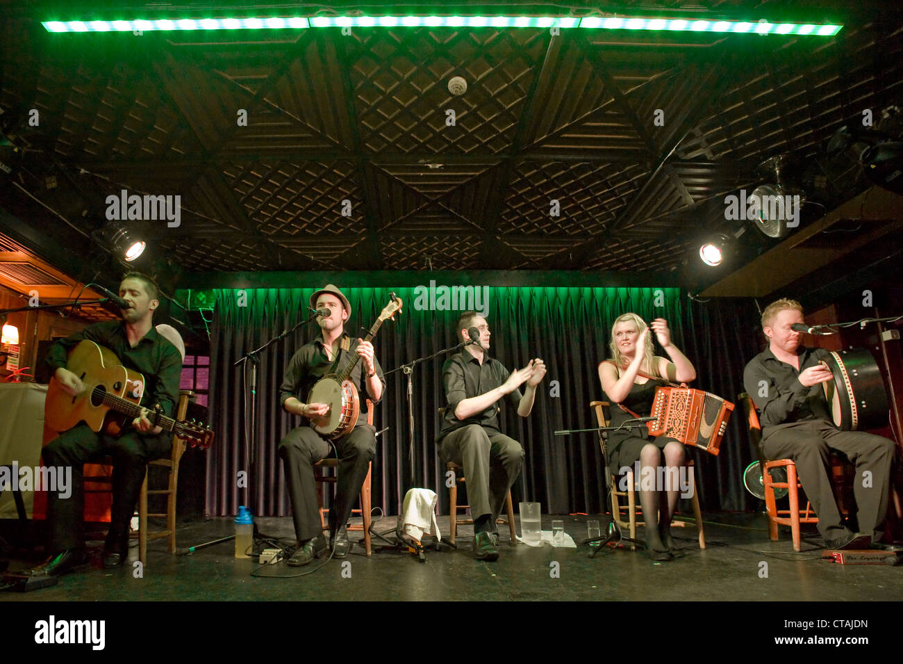 Squeeze box irish hi-res stock photography and images - Alamy