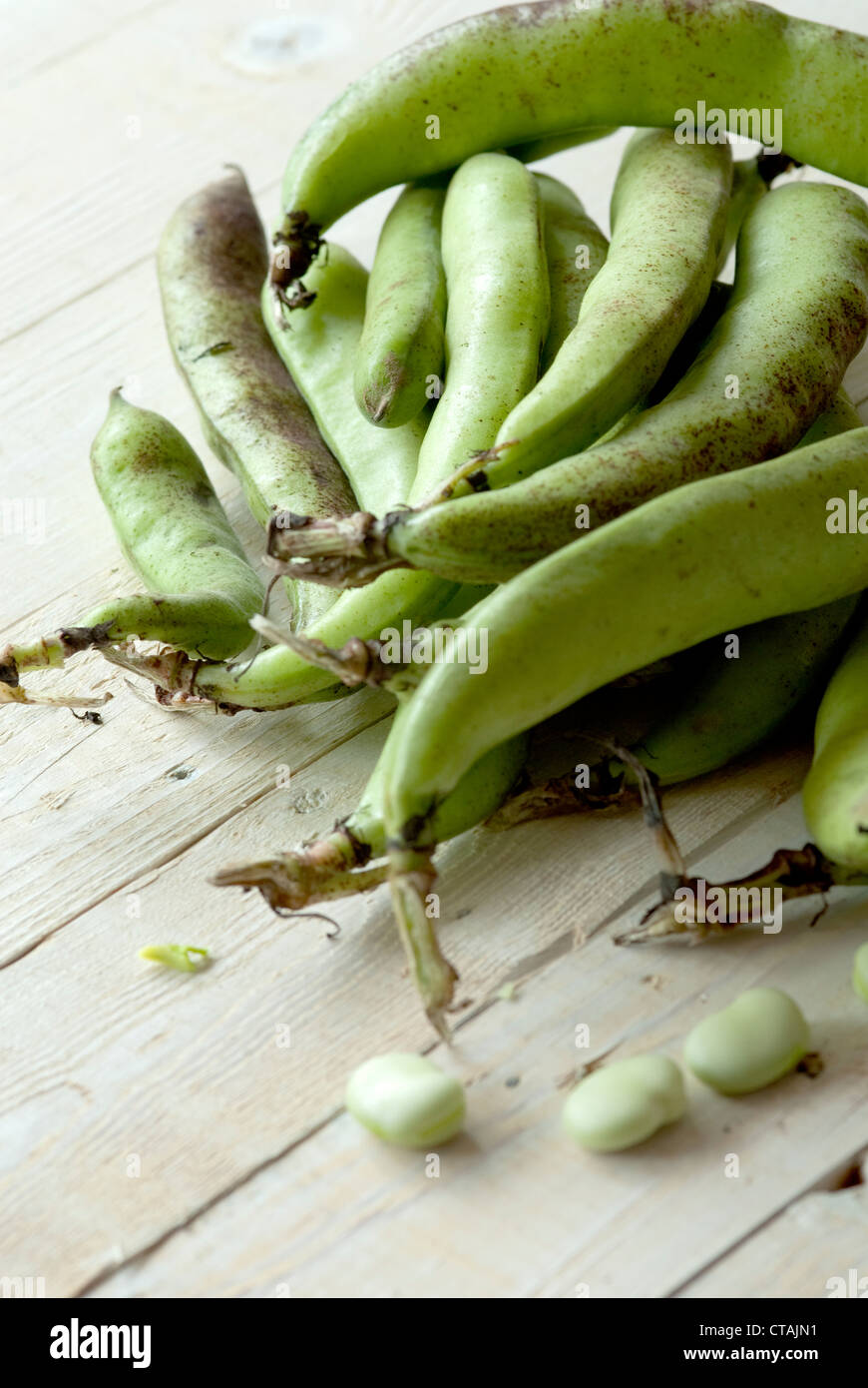 Broad bean pod hi-res stock photography and images - Alamy
